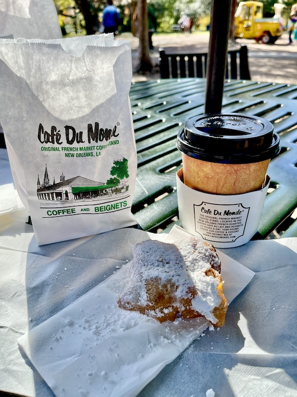 Café Du Monde City Park NOLA - The Traveling Locavores